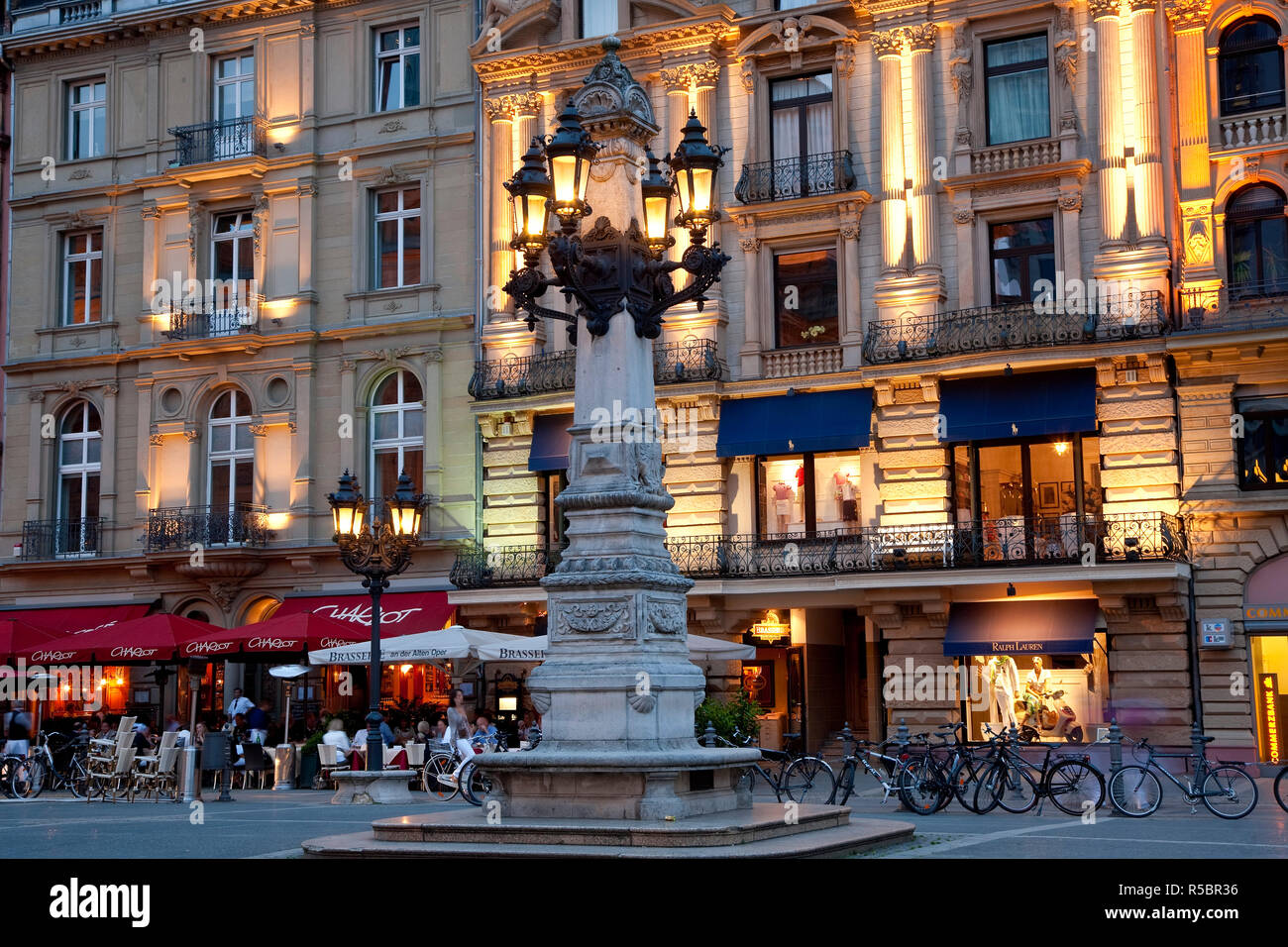 Opera Square at night with restaurant, Frankurt am Main, Hessen ...