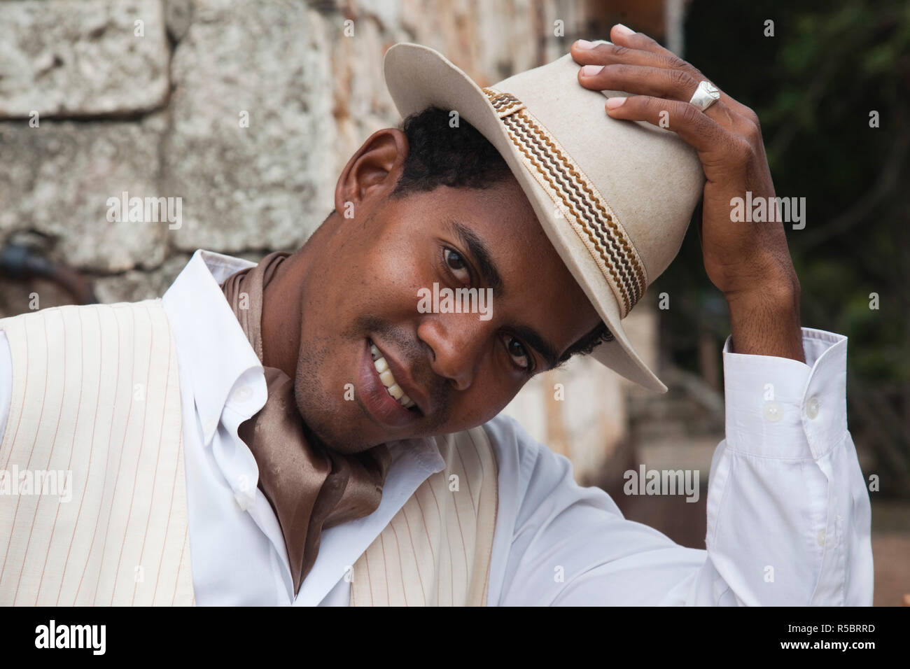 Dominican male dancer in costume hi-res stock photography and images ...