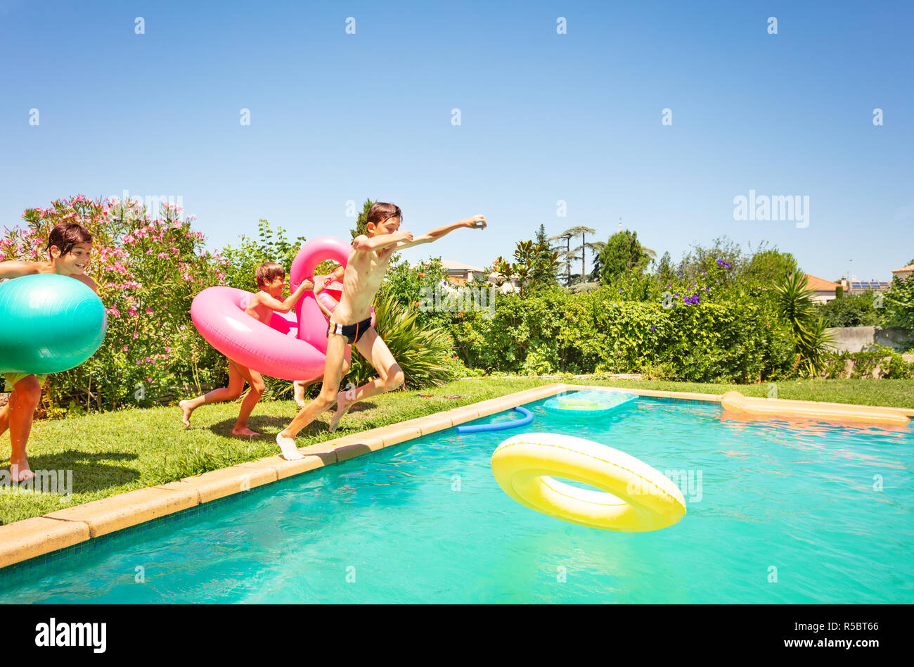 Girls in raft hi-res stock photography and images - Alamy