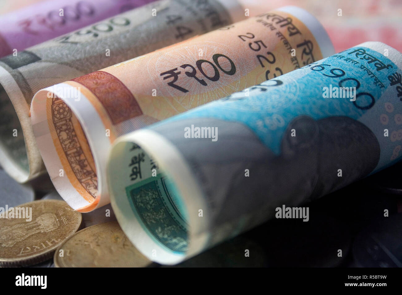 New 10 rupees coins hi-res stock photography and images - Alamy