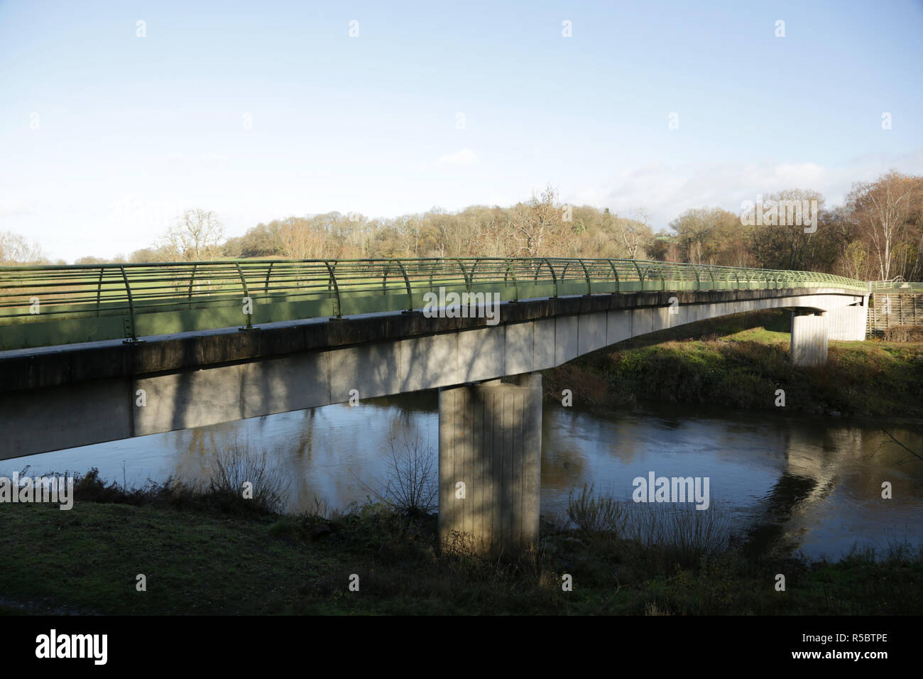 The footbridge over the river Severn at the Severn valley country park ...