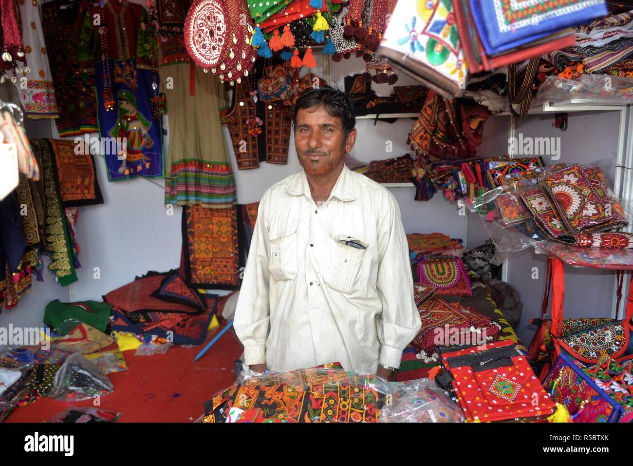 Kutch handicraft hi-res stock photography and images - Alamy