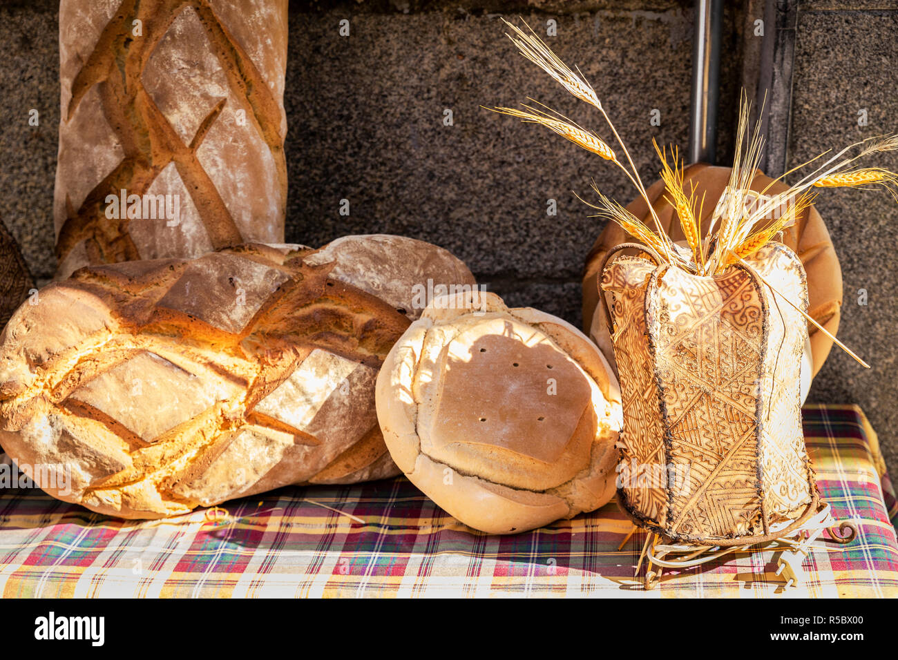 Full basket of breads hi-res stock photography and images - Alamy