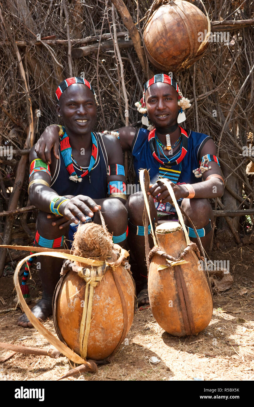 Omo people hi-res stock photography and images - Alamy