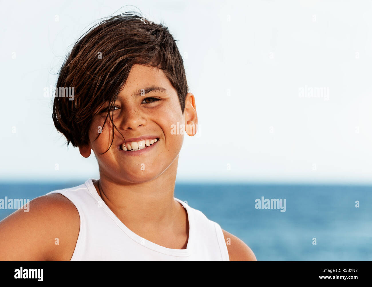 Teenager hispanic boy smiling hi-res stock photography and images - Alamy