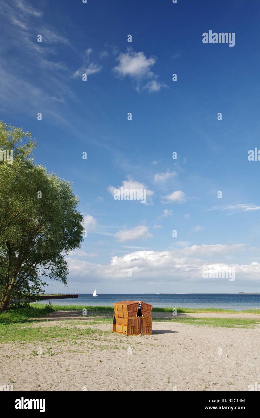 Coast reprove beach chair hi-res stock photography and images - Alamy