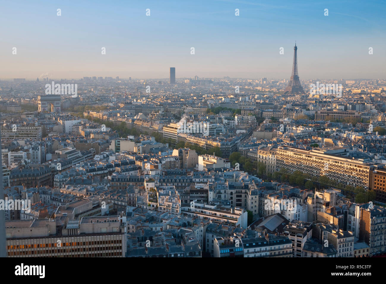 Skyline of paris hi-res stock photography and images - Alamy