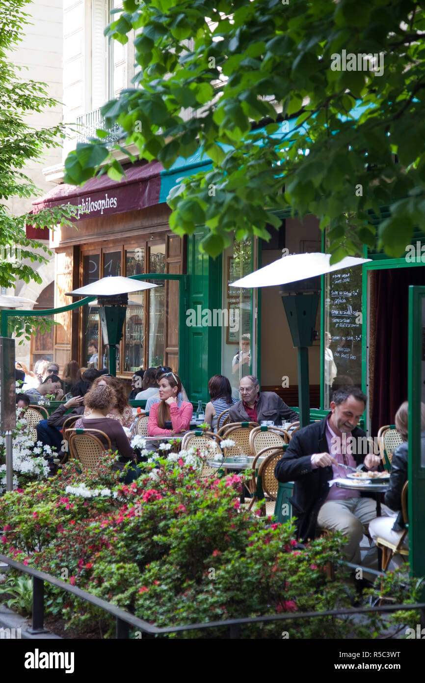 Restaurant/Bistro in the Marais district, Paris, France Stock Photo - Alamy