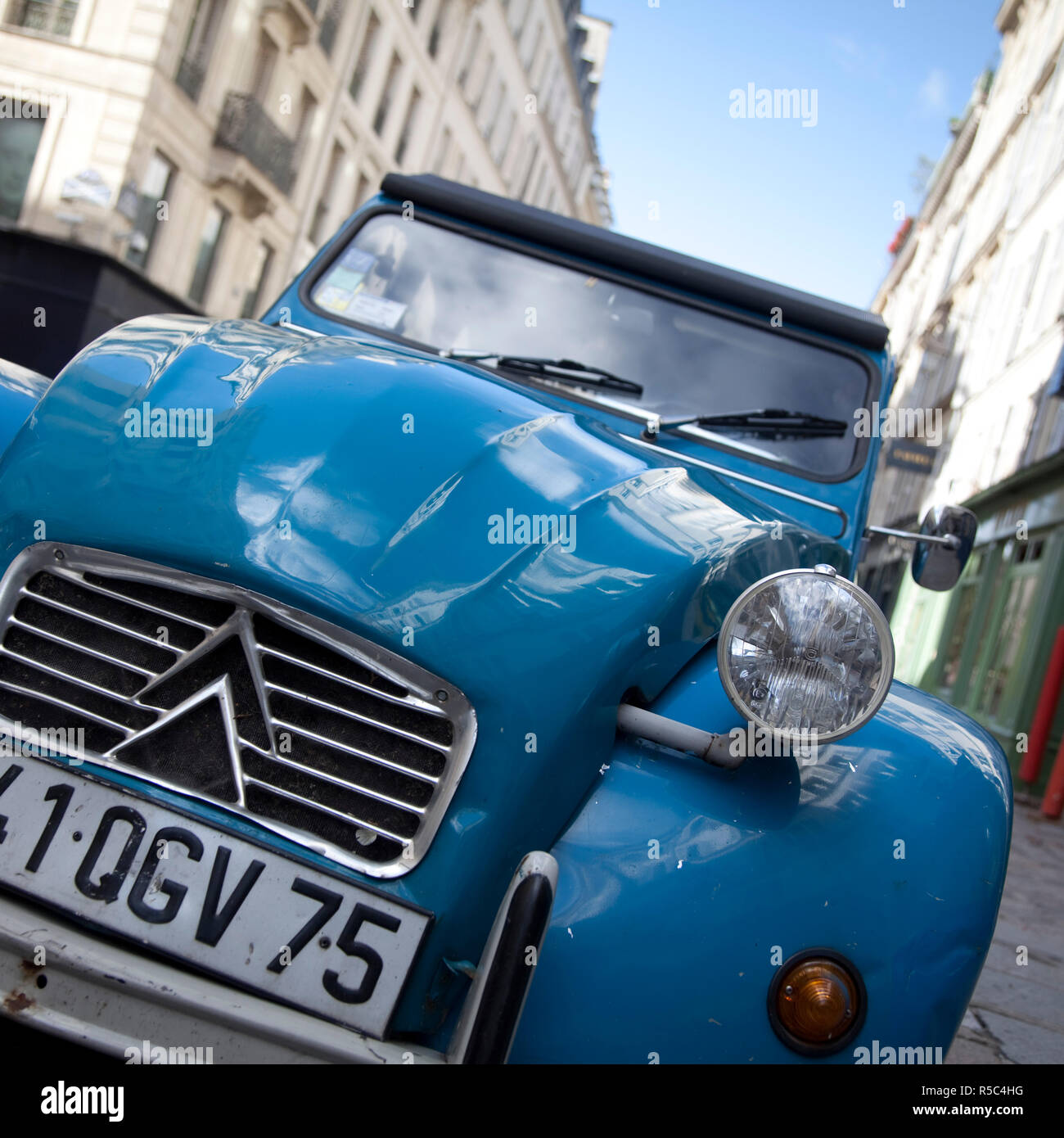 Citroen 2CV car, Paris, France Stock Photo - Alamy
