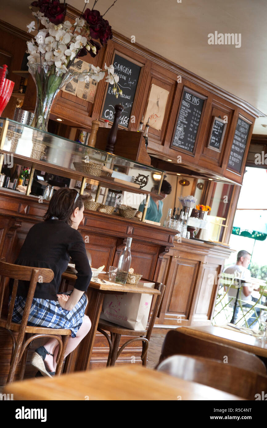 Cafe paris interior hi-res stock photography and images - Alamy