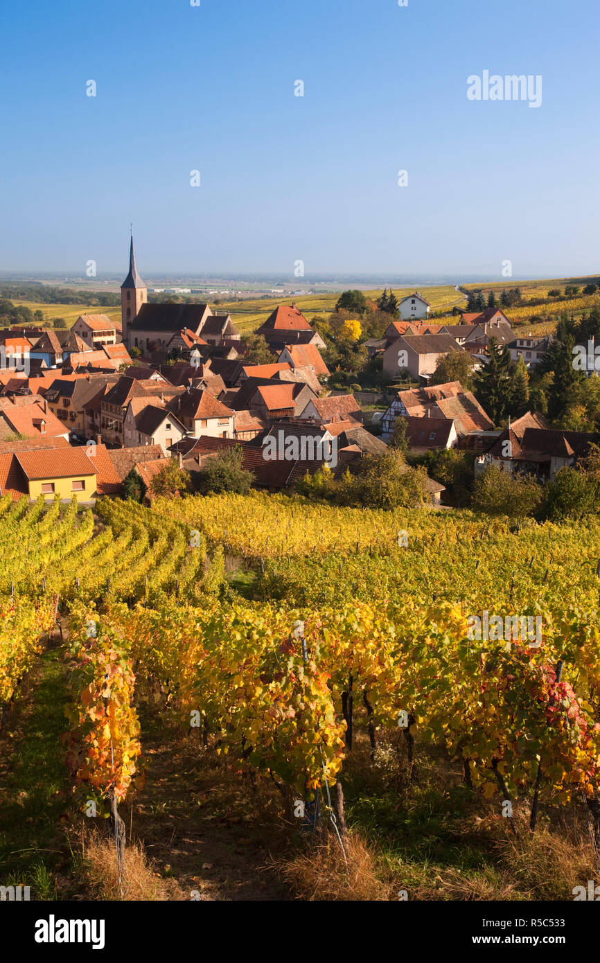 Village overview from vineyards hi-res stock photography and images - Alamy