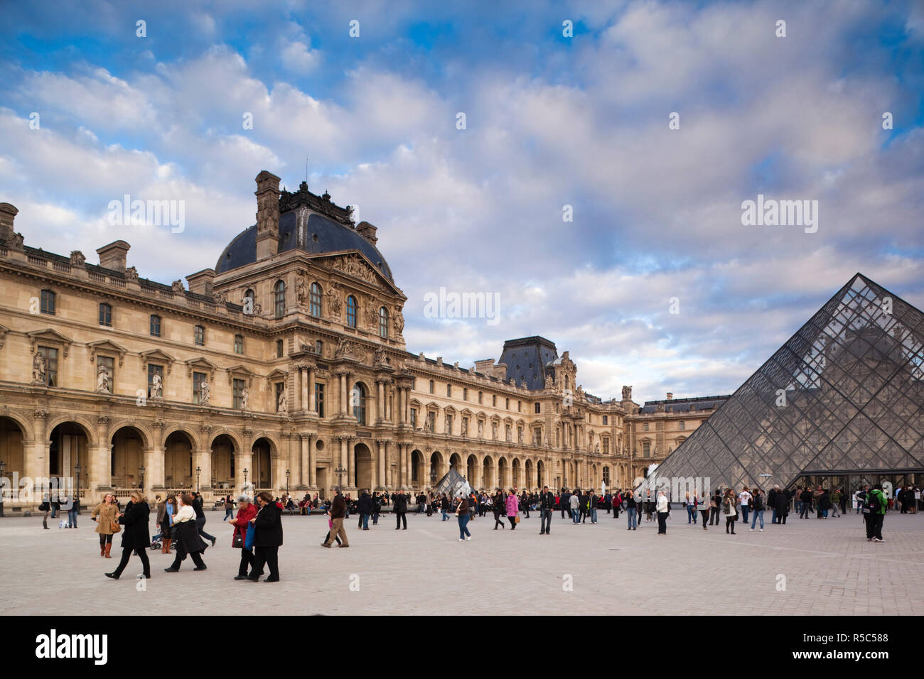 Louvre Exterior