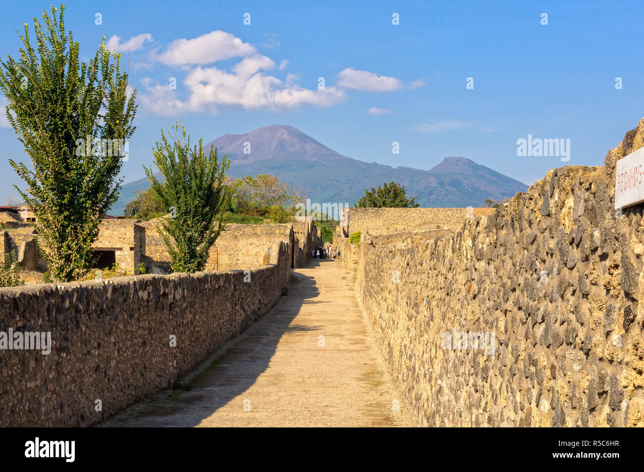 Vesuvius vulcan hi-res stock photography and images - Alamy