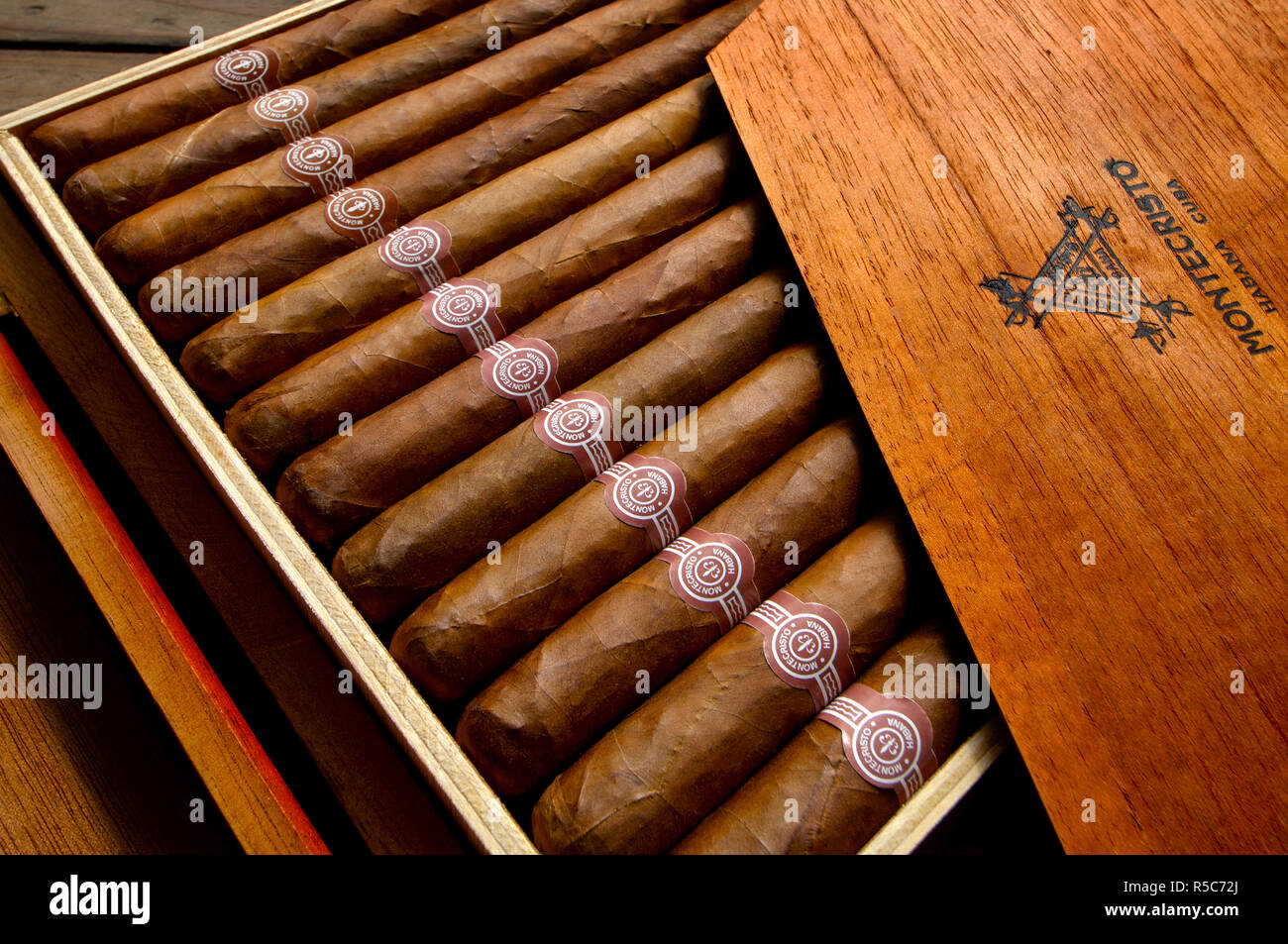 Box Of Cigars Montecristo Stock Photos & Box Of Cigars Montecristo ...