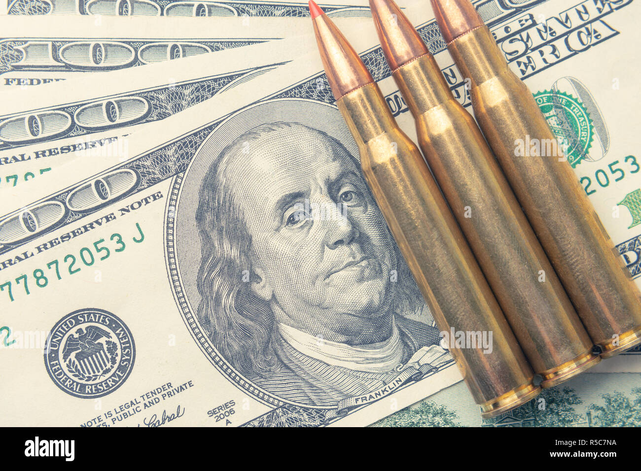 combat bullets from the army machine macro on the banknotes of $ 100 ...
