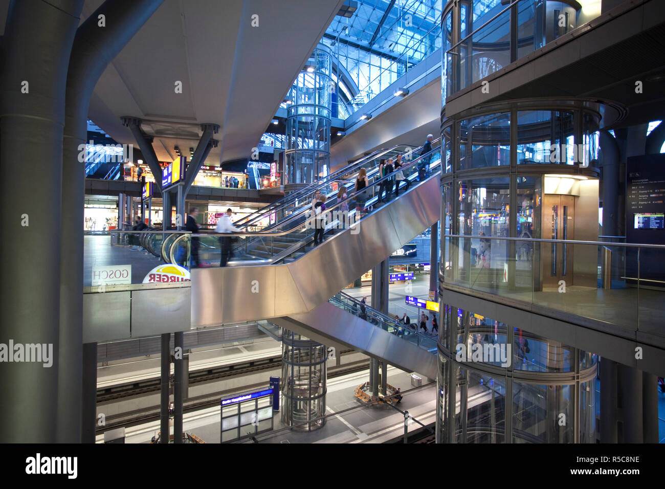 Berlin hauptbahnhof interior hi-res stock photography and images - Alamy