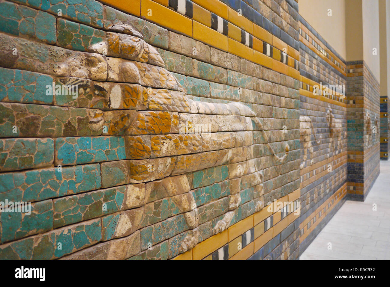 Germany berlin pergamon museum lion hi-res stock photography and images ...