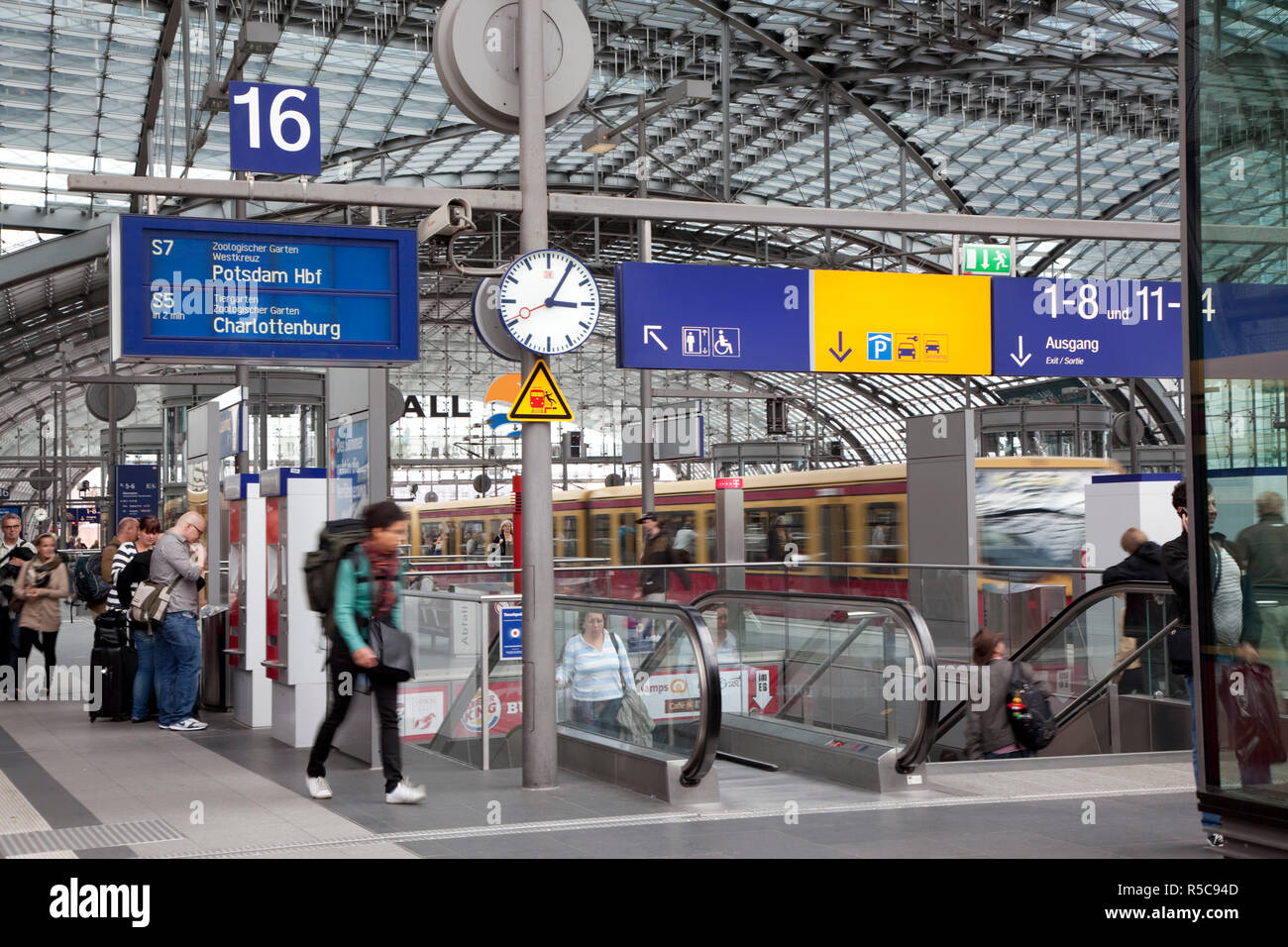 Berlin railway station trains hi-res stock photography and images - Alamy