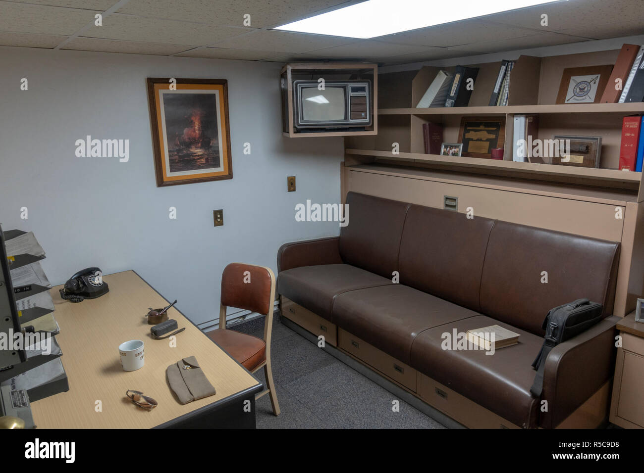 Ship deck staff hi-res stock photography and images - Alamy