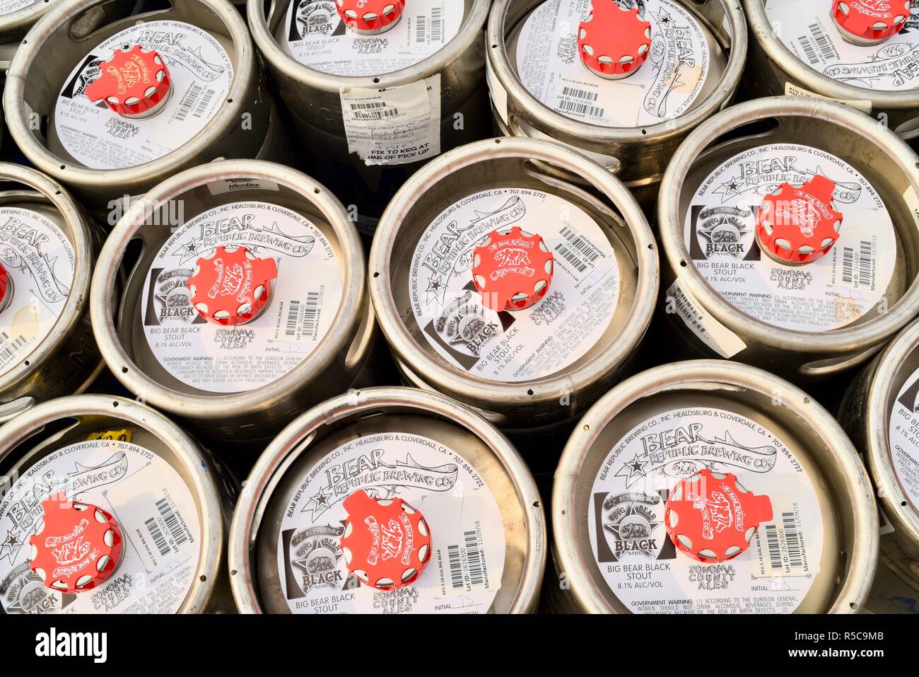 Full kegs hi-res stock photography and images - Alamy