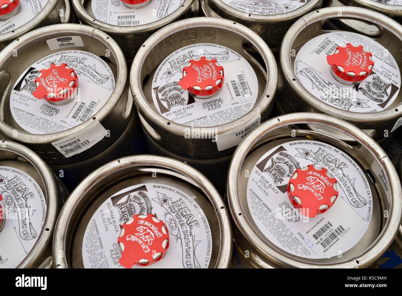 Full kegs hi-res stock photography and images - Alamy
