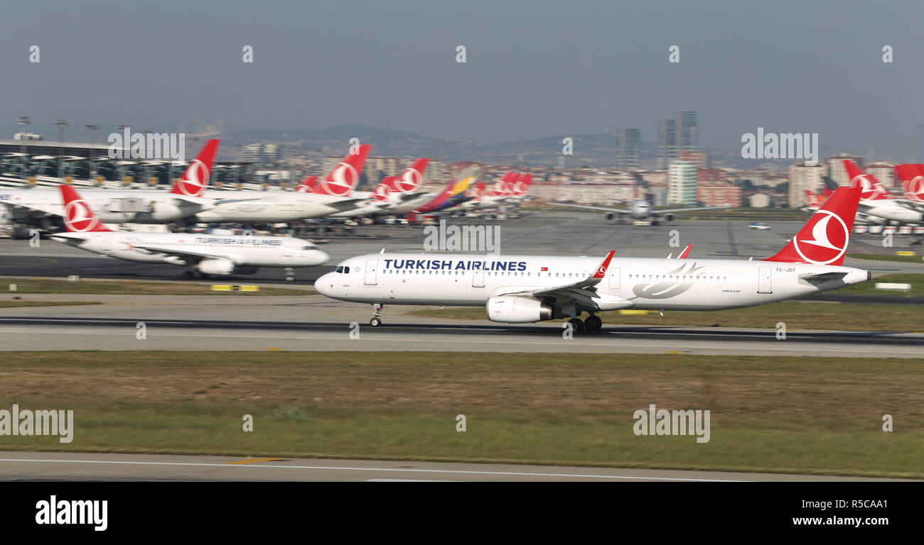 ISTANBUL, TURKEY - AUGUST 05, 2018: Turkish Airlines Airbus A321-231 ...