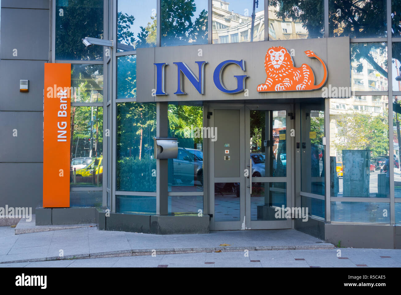 Ing bank commercial hi-res stock photography and images - Alamy