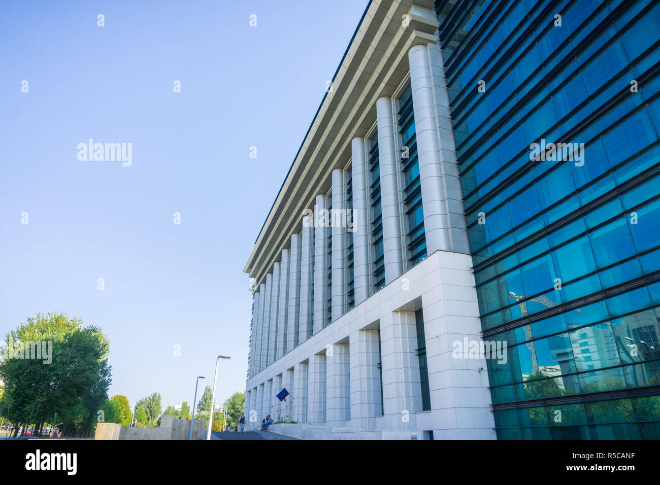 Modern library space hi-res stock photography and images - Alamy