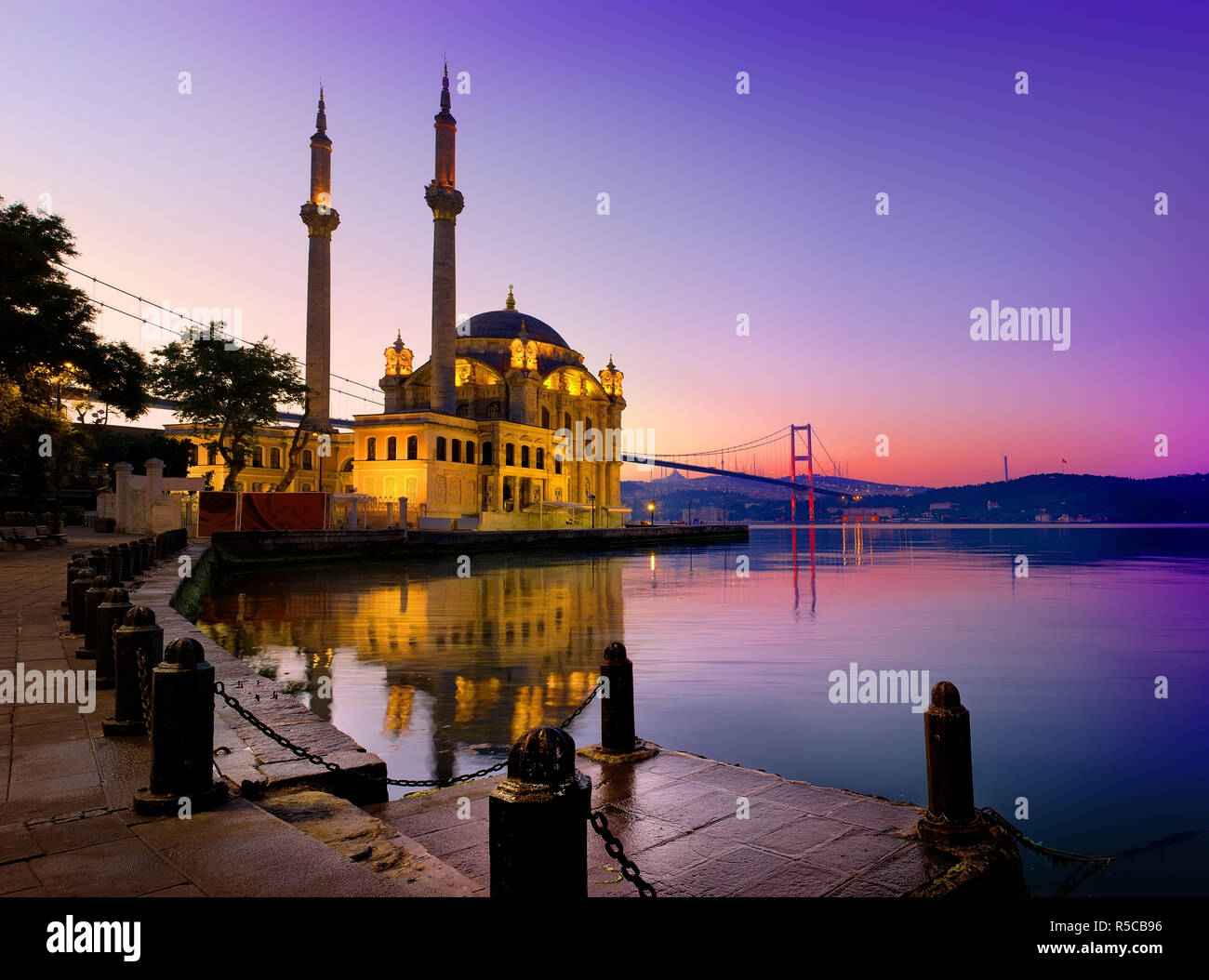Ortakoy Mosque in Istanbul Stock Photo - Alamy