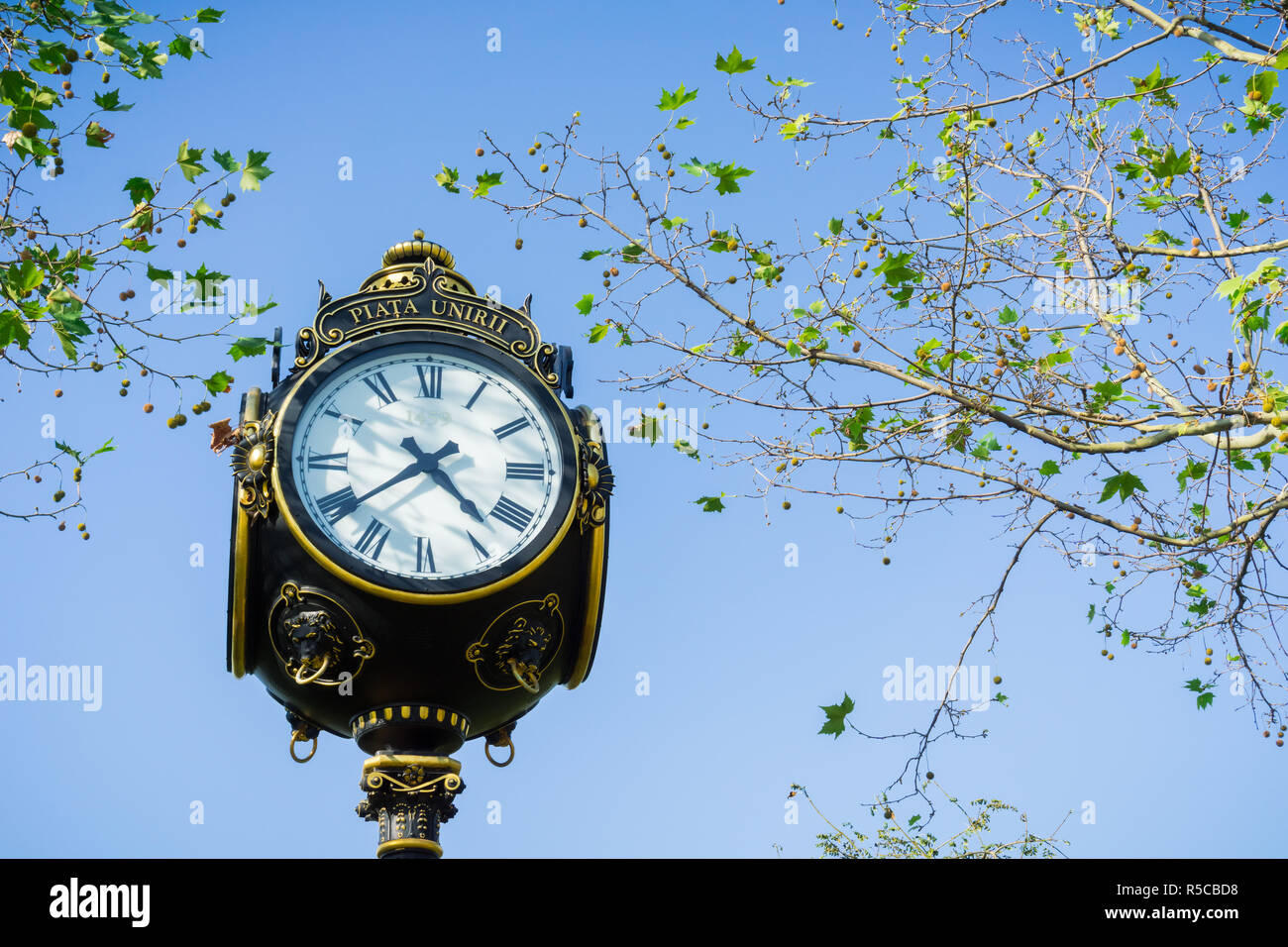 Public clock in Unirii park, Bucharest, Romania Stock Photo - Alamy