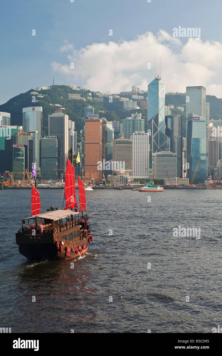Sailing junks hi-res stock photography and images - Alamy