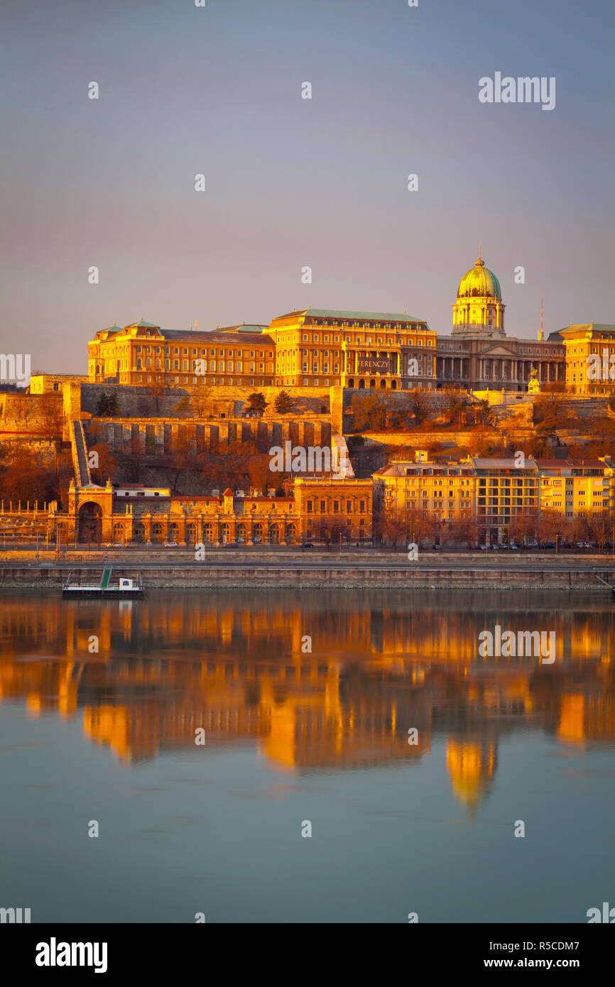 Budapest hungary winter hi-res stock photography and images - Alamy