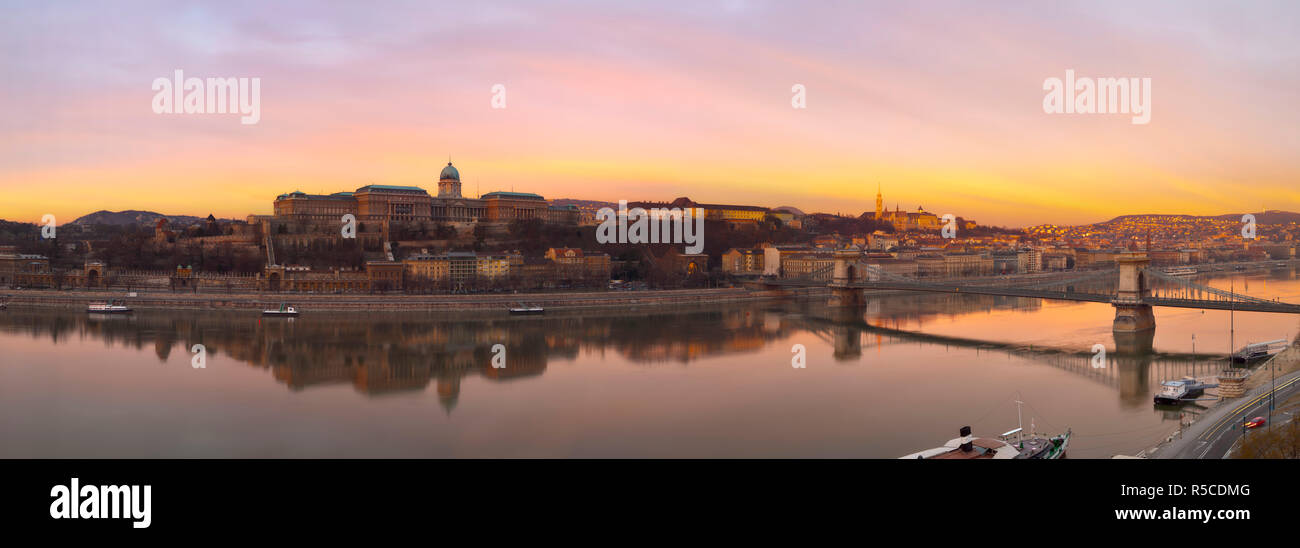 Sunrise over castle hi-res stock photography and images - Alamy