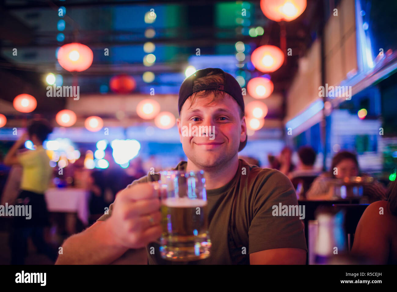 Man sitting in a pub drinking a pint of beer hi-res stock photography ...