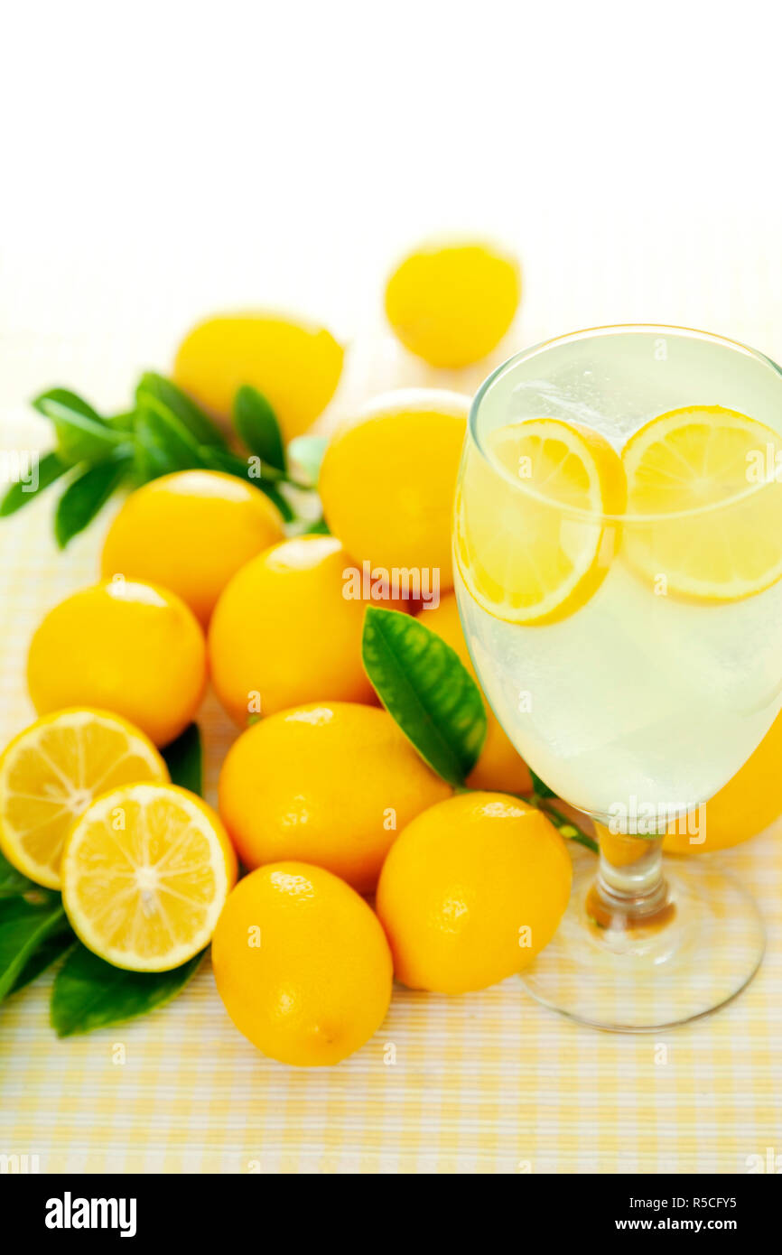 Lemons and lemonade Stock Photo - Alamy