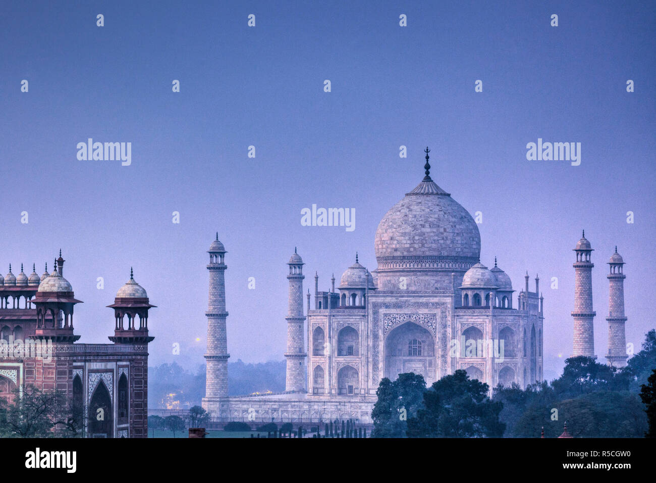 India taj mahal night hi-res stock photography and images - Alamy