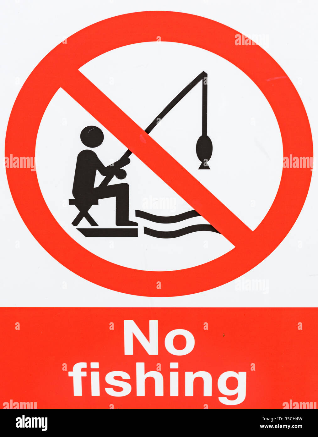 no fishing sign. warning signage prohibiting angling Stock Photo - Alamy