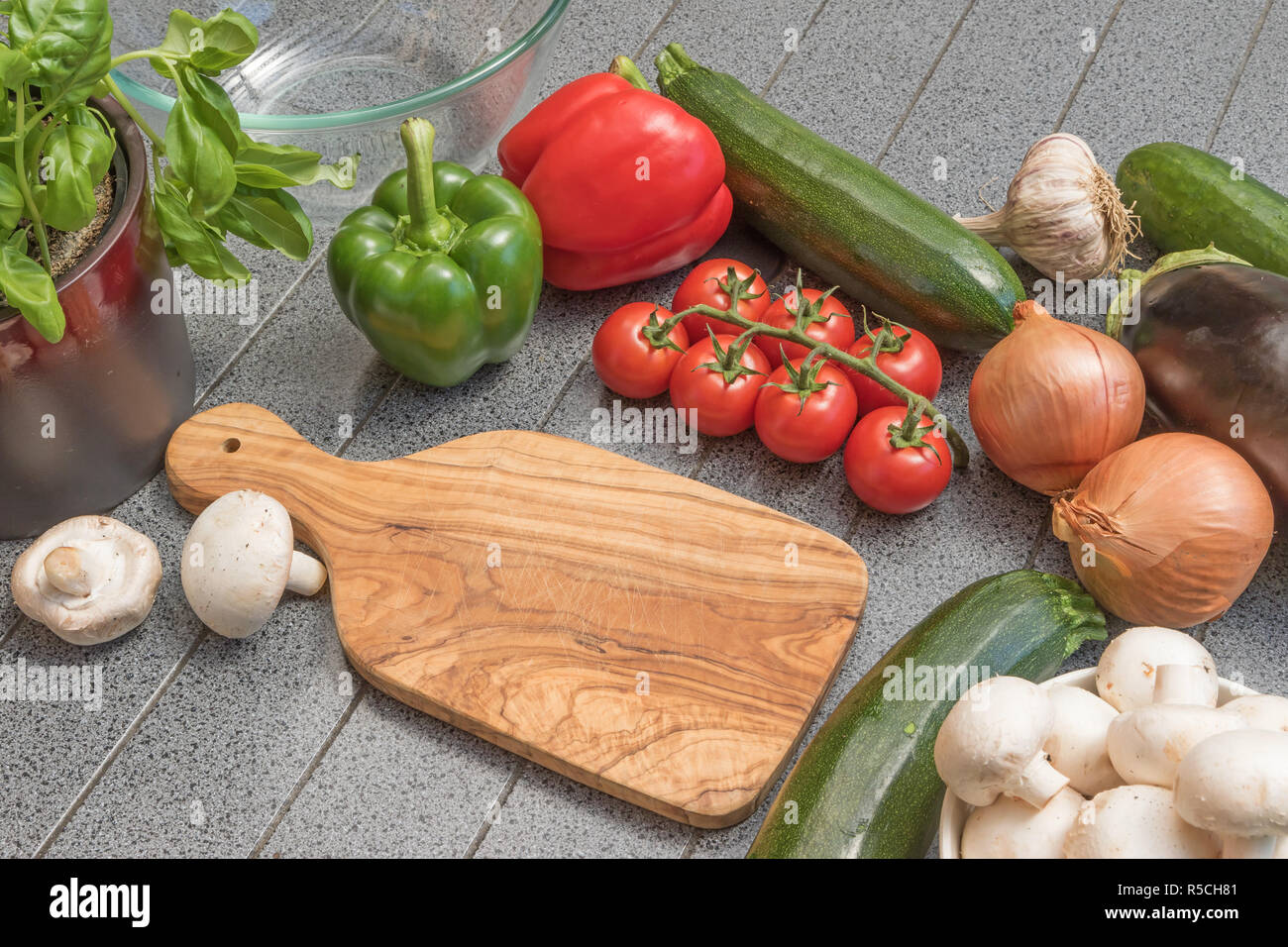 Garlic lying on rustic hi-res stock photography and images - Alamy