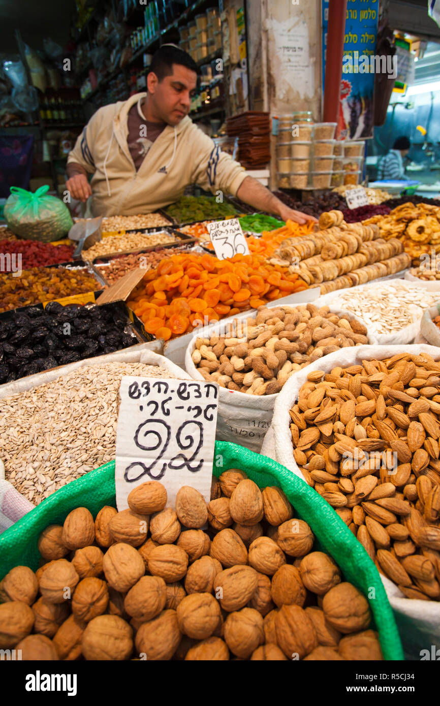 Israel, Jerusalem, New City, Mahane Yehuda Market, nut merchants Stock ...