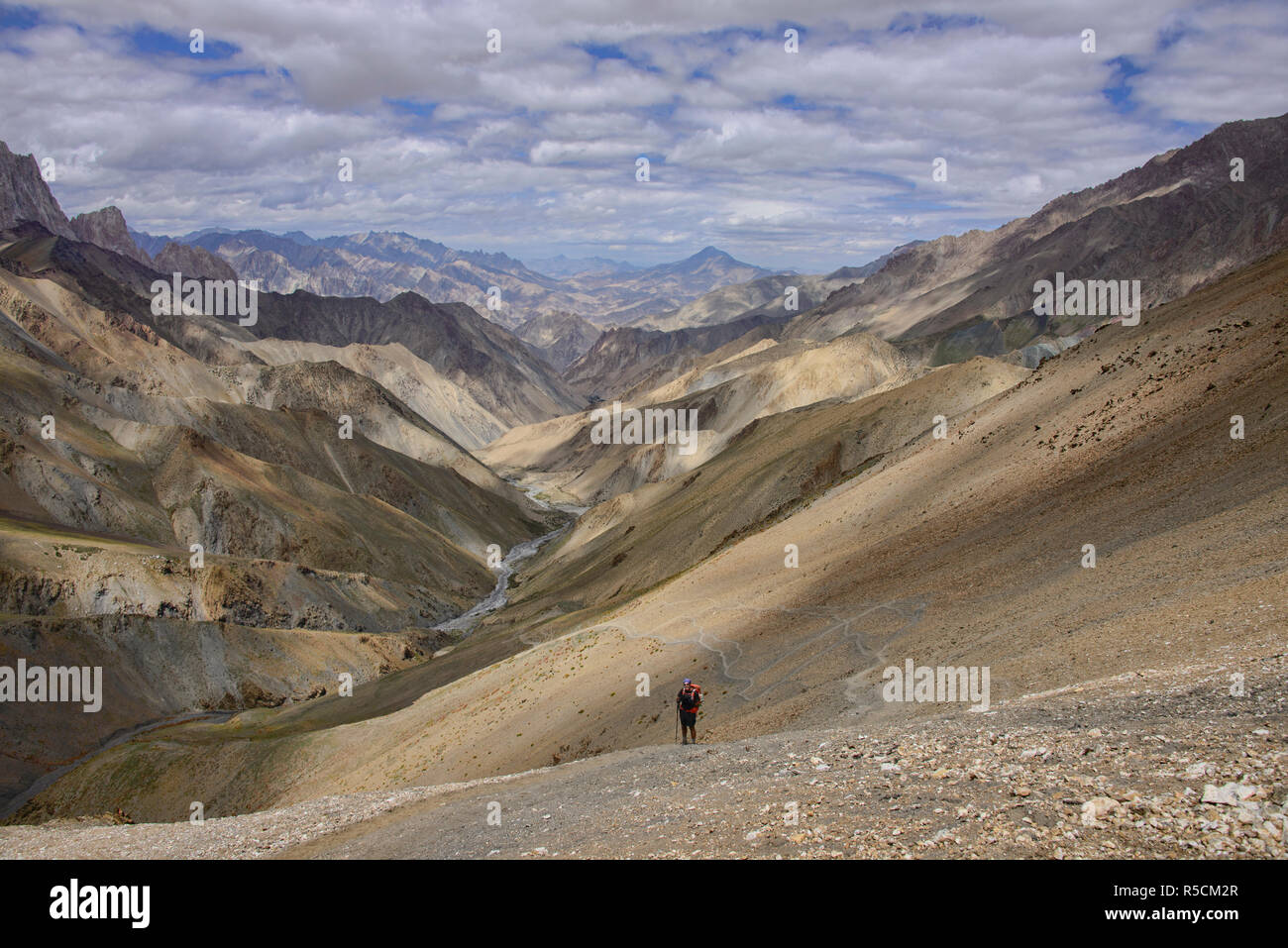 Trekking in the wild Sumdah Chenmo on the Lamayuru-Chilling trek ...