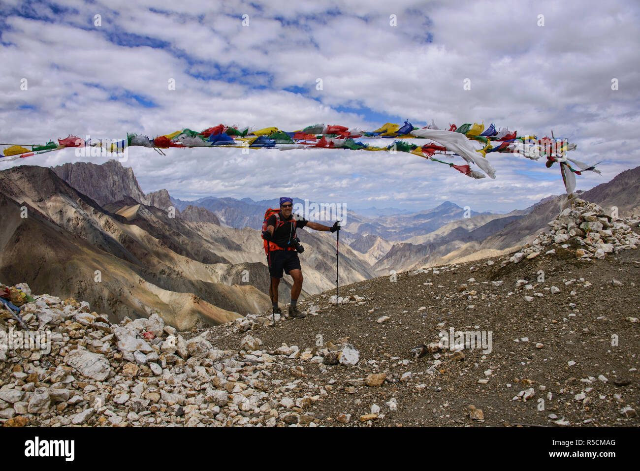 Trekking in the wild Sumdah Chenmo on the Lamayuru-Chilling trek ...