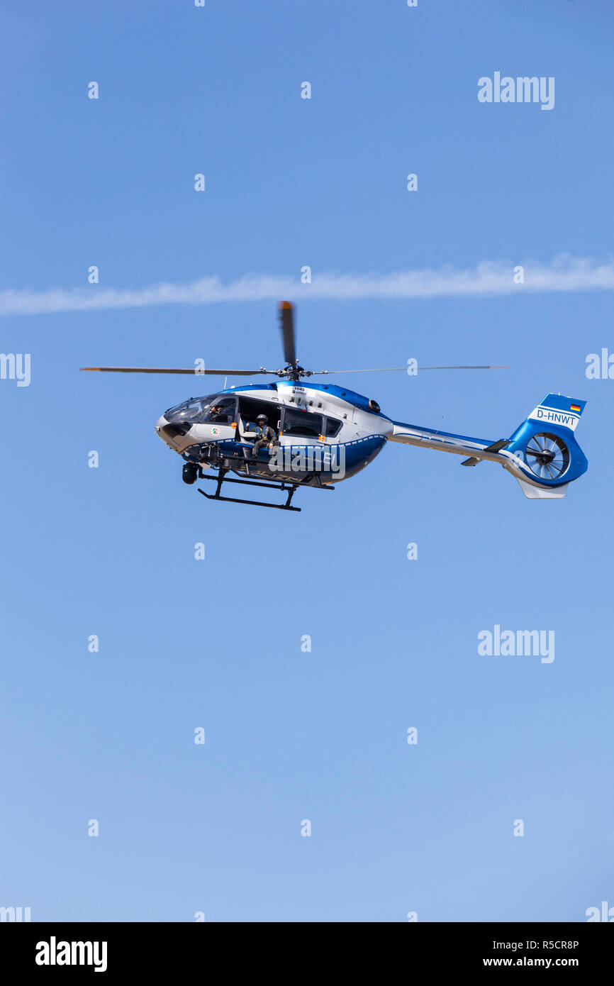 Open door helicopter hi-res stock photography and images - Alamy