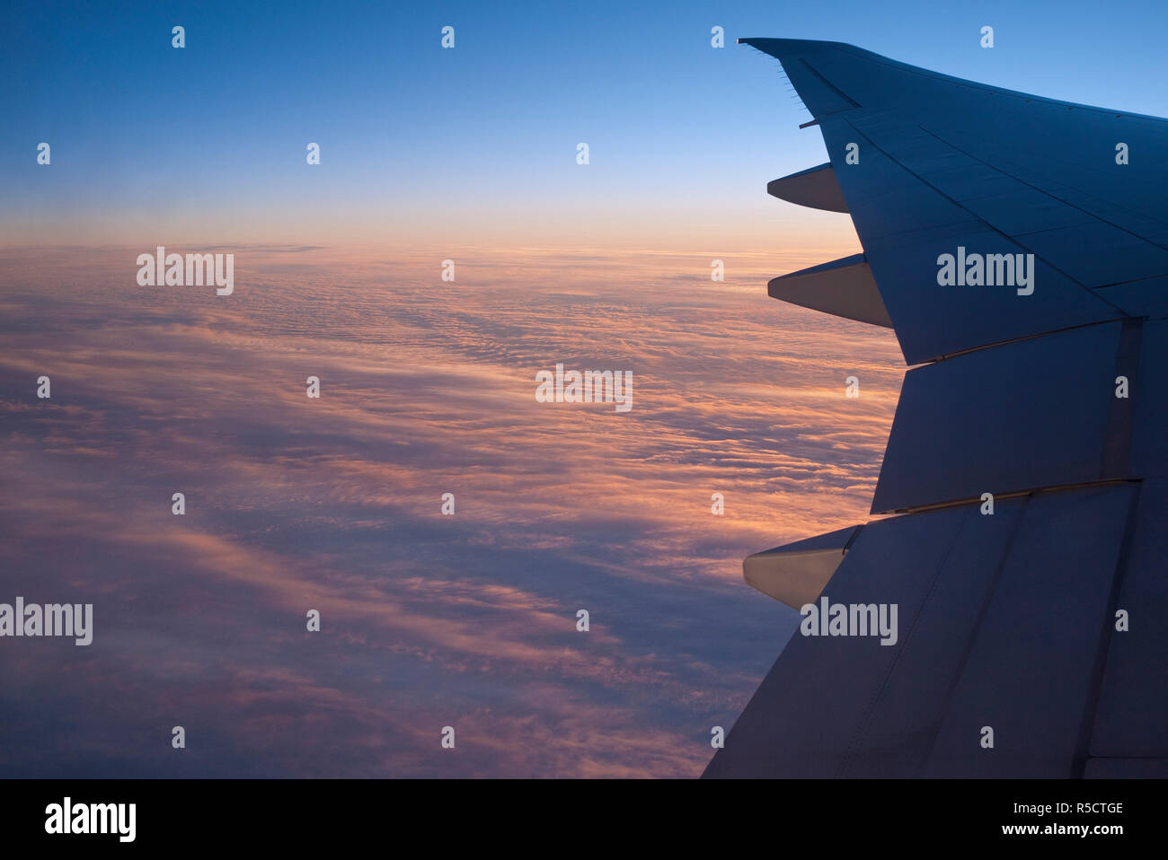 Boeing 777 aircraft window hi-res stock photography and images - Alamy