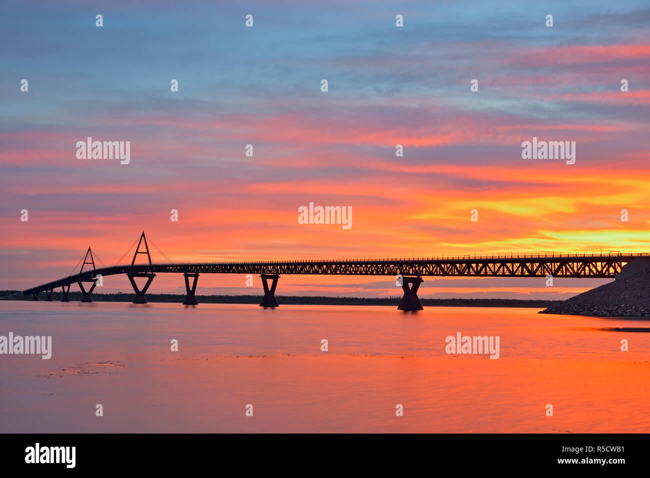 Sunrise over the MacKenzie River with the Deh Cho Bridge, Fort ...