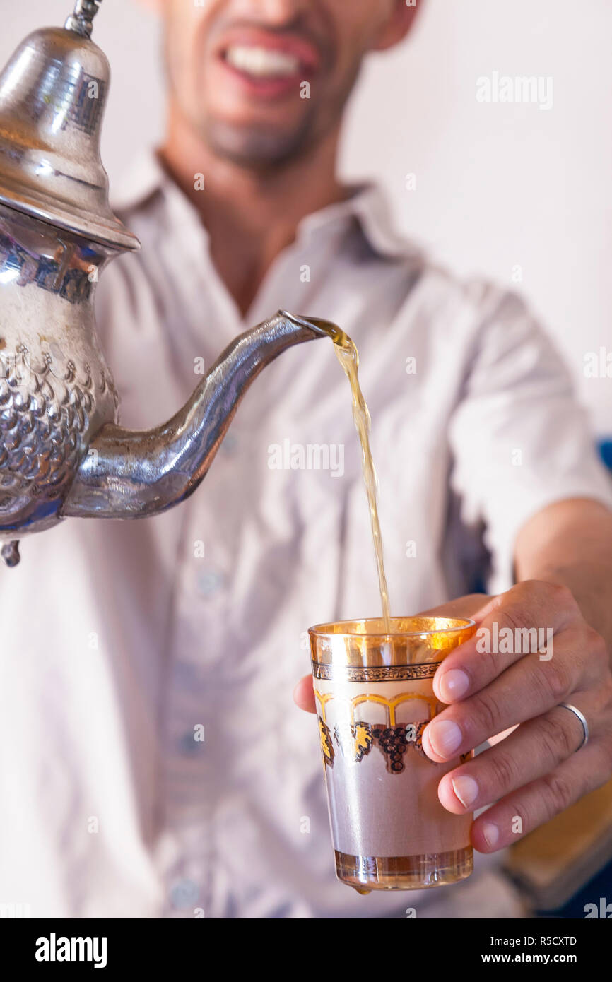 Waiter pouring tea hi-res stock photography and images - Alamy