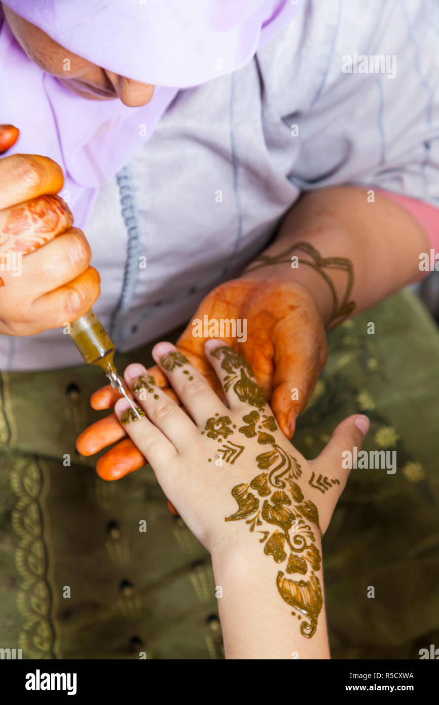 Moroccan henna hand hi-res stock photography and images - Alamy