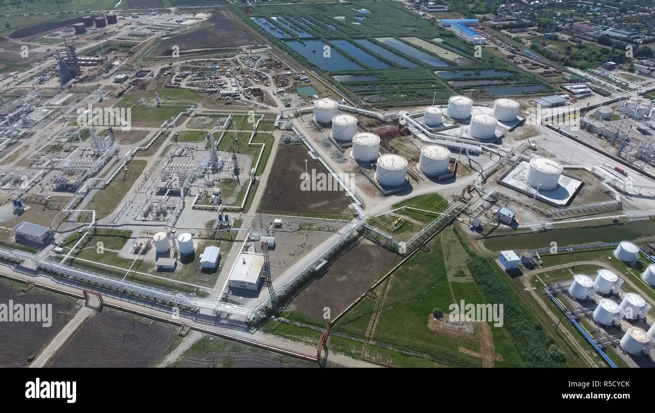 Oil refinery plant for primary and deep oil refining. Equipment and ...