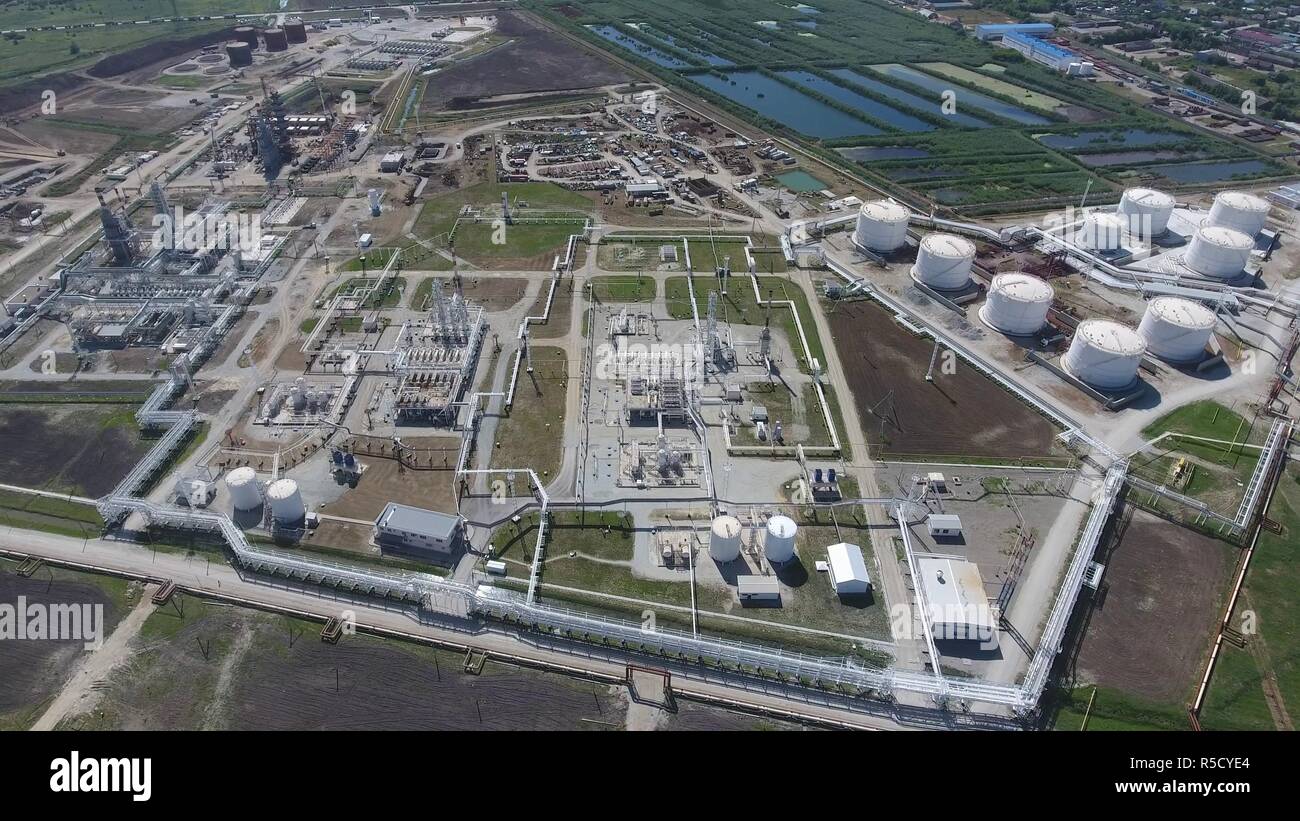 Oil refinery plant for primary and deep oil refining. Equipment and ...