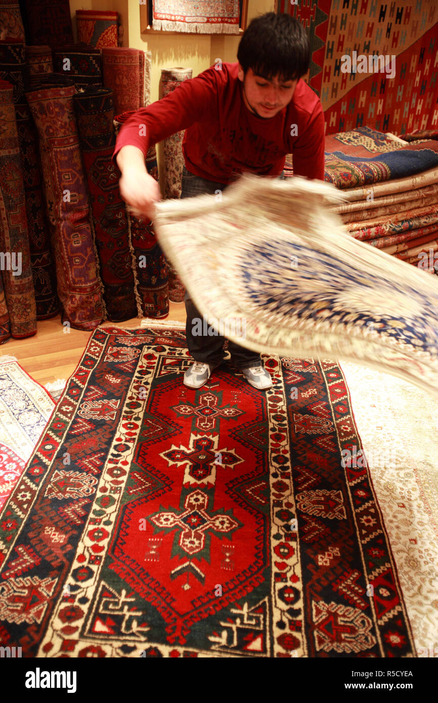 Carpet weavers hi-res stock photography and images - Alamy