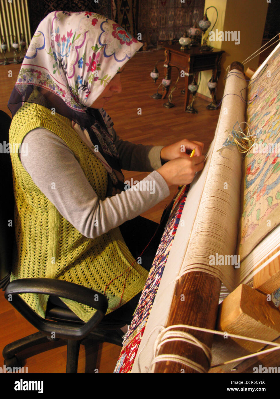 Weaving loom turkish carpets hi-res stock photography and images - Alamy